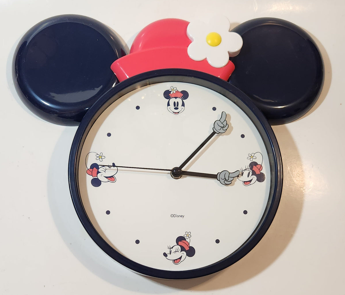 Miniso Disney Minnie Mouse Wall Clock with Glove Hands – Treasure ...