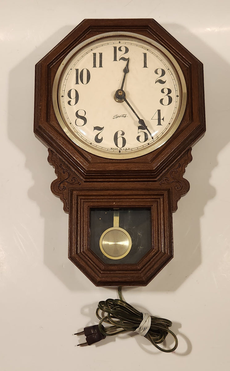 Vintage Spartus Key Hole Style Electric Wall Clock Made in USA ...