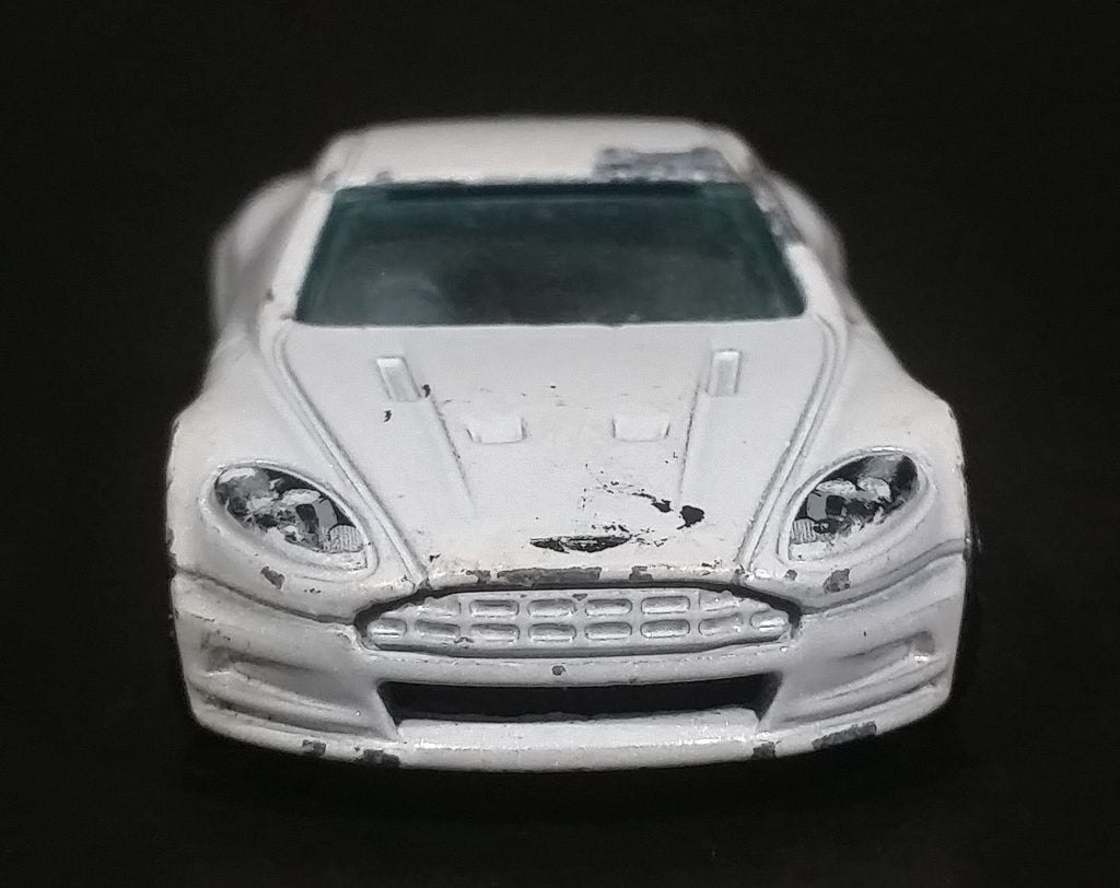 2013 Hot Wheels Showroom - Asphalt 2010 Aston Martin DBS White Die Cas ...