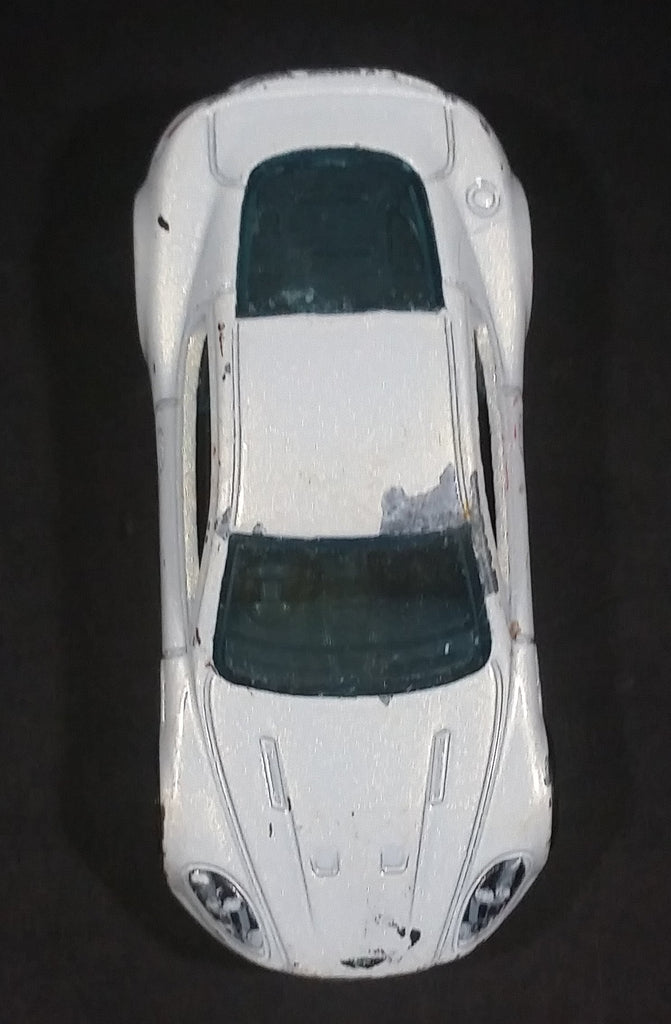 2013 Hot Wheels Showroom - Asphalt 2010 Aston Martin DBS White Die Cas ...