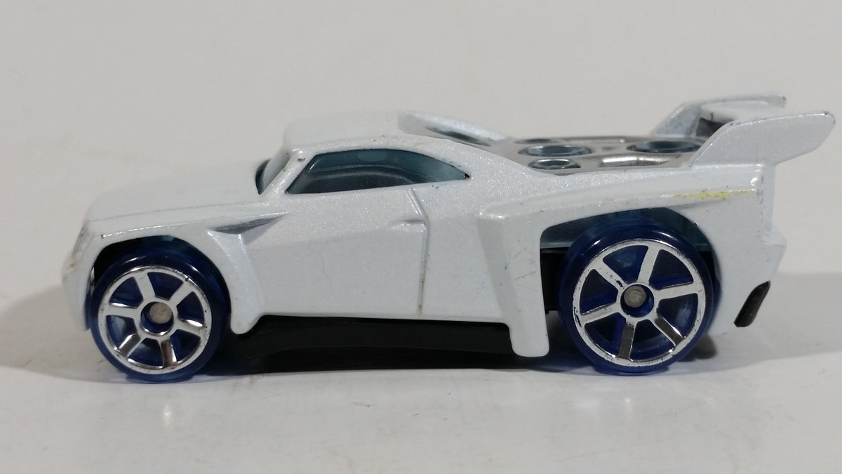 2005 Hot Wheels AcceleRacers Bassline White Die Cast Toy Car Vehicle ...