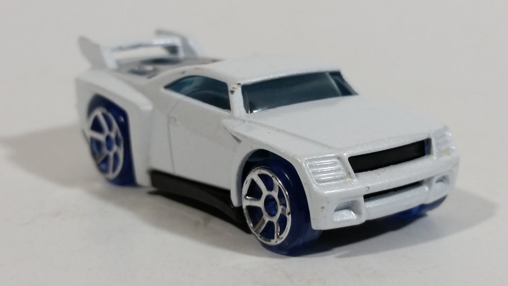 2005 Hot Wheels AcceleRacers Bassline White Die Cast Toy Car Vehicle ...