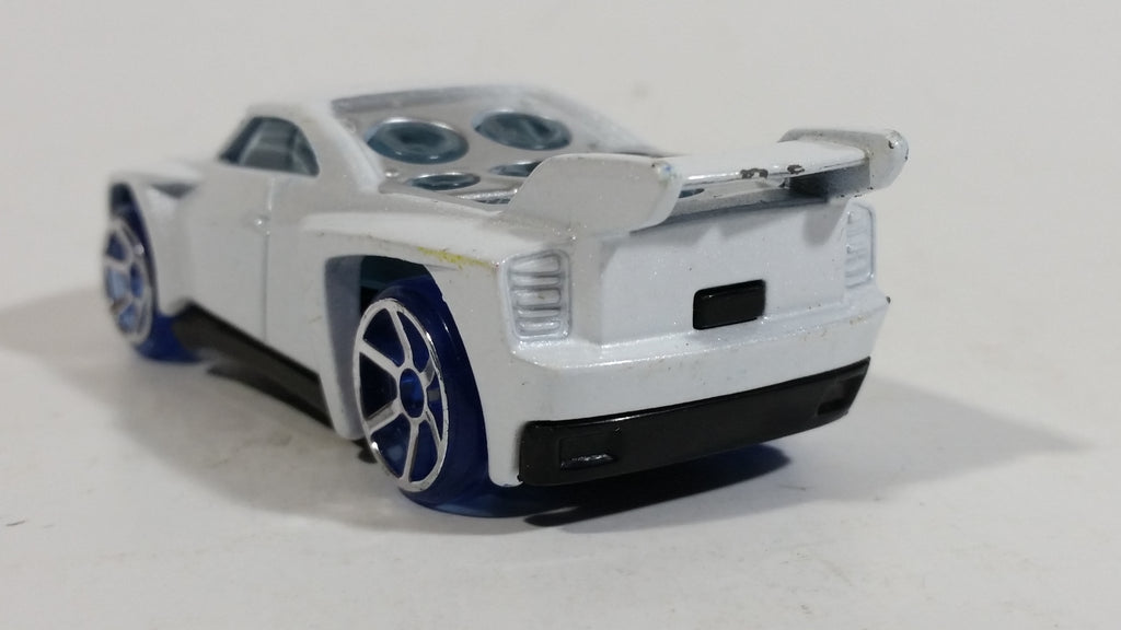 2005 Hot Wheels AcceleRacers Bassline White Die Cast Toy Car Vehicle ...