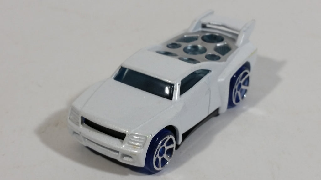 2005 Hot Wheels AcceleRacers Bassline White Die Cast Toy Car Vehicle ...