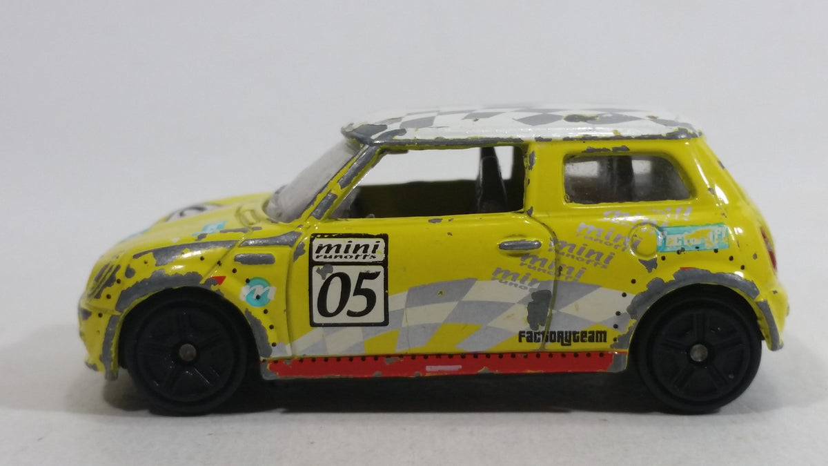 Motor Max 2001 Mini Cooper #05 Yellow No. 6057 Die Cast Toy Car Vehicl ...