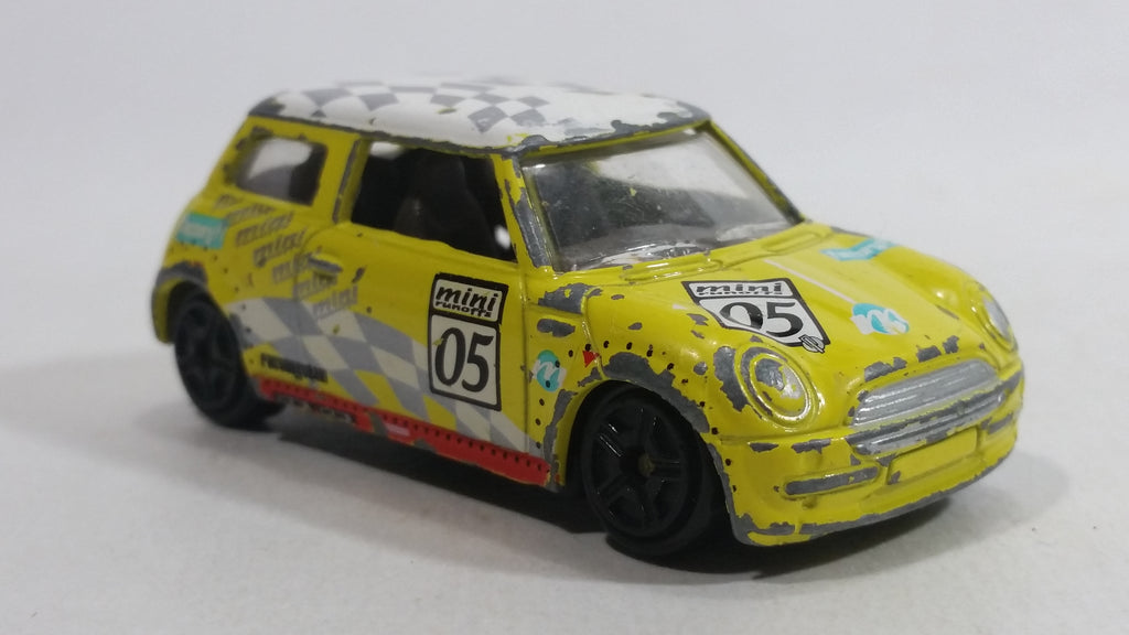 Motor Max 2001 Mini Cooper #05 Yellow No. 6057 Die Cast Toy Car Vehicl ...