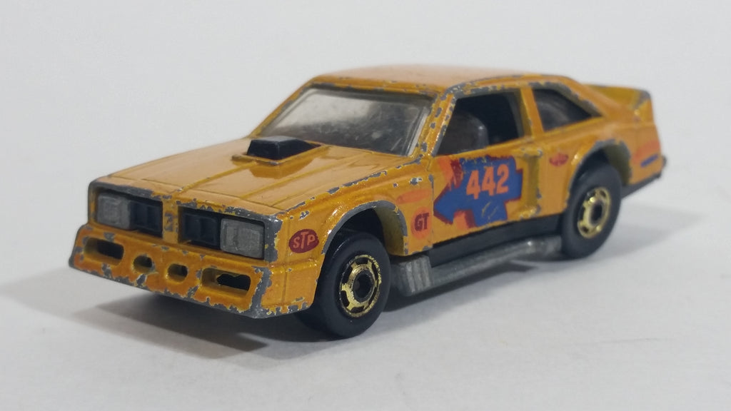 1983 Hot Wheels Flat Out 442 Metalflake Gold Die Cast Toy Muscle Car V ...