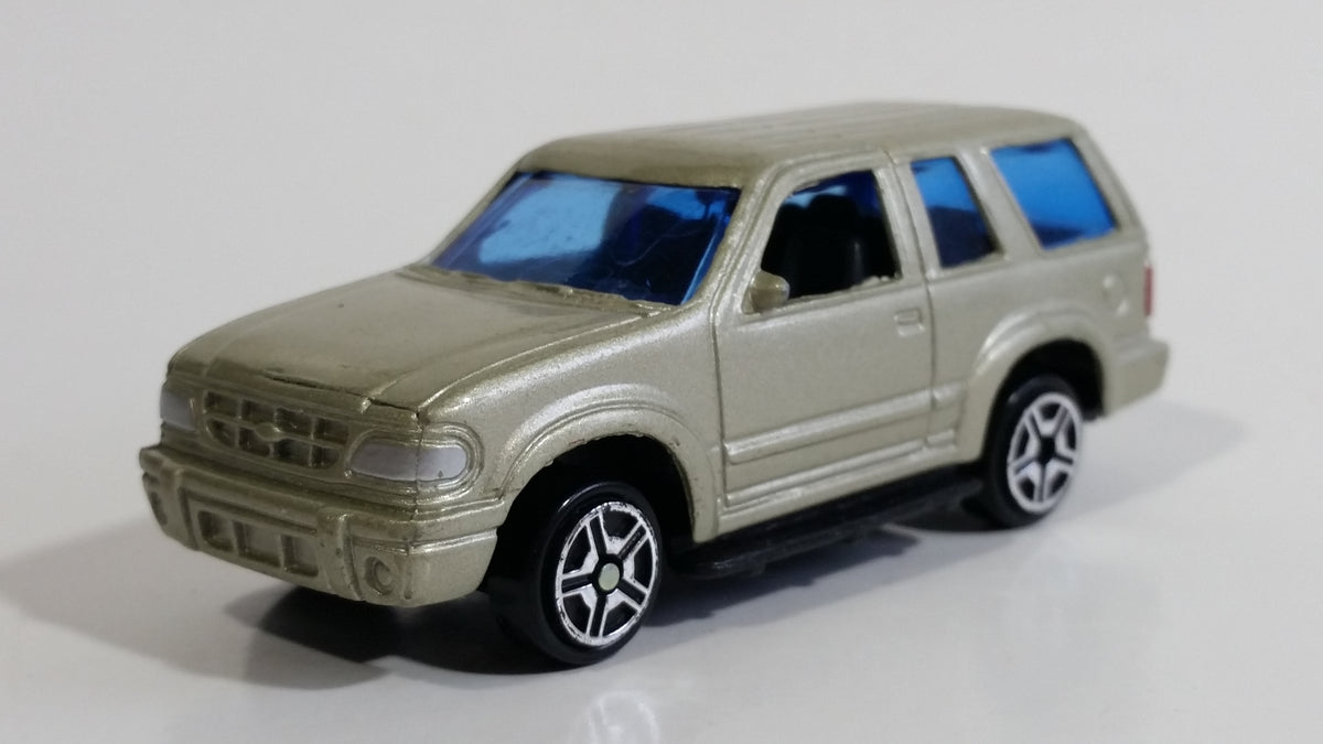 MotorMax No. 6061 Ford Explorer Silver Grey Die Cast Toy Car Sport Uti ...