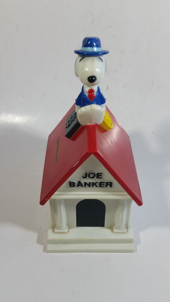 Vintage 1966 Peanuts Character Snoopy "Joe Banker" Dog House Shaped Pl ...