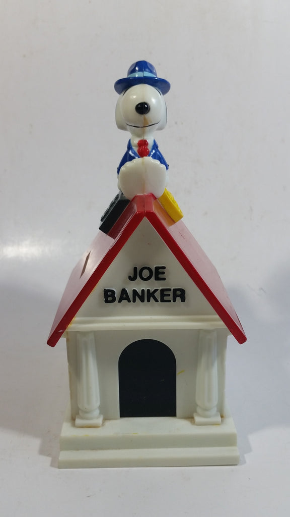 Vintage 1966 Peanuts Character Snoopy "Joe Banker" Dog House Shaped Pl ...