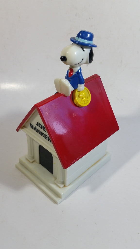 Vintage 1966 Peanuts Character Snoopy "Joe Banker" Dog House Shaped Pl ...
