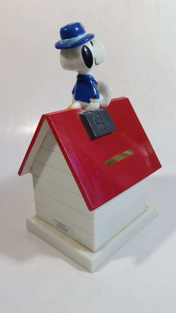 Vintage 1966 Peanuts Character Snoopy "Joe Banker" Dog House Shaped Pl ...