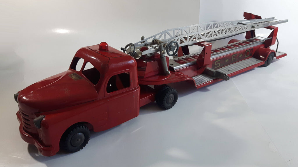 Vintage 1950s Structo Fire Engine Aerial Ladder Truck S.F.D. Red Press ...