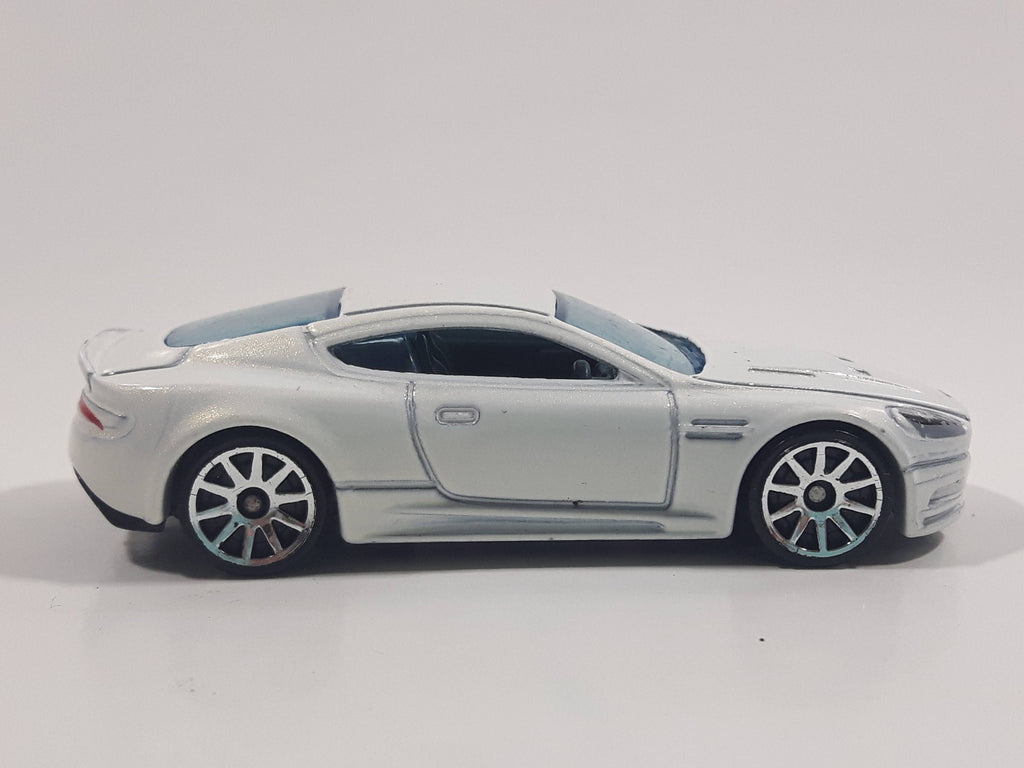 2013 Hot Wheels Showroom - Asphalt 2010 Aston Martin DBS White Die Cas ...