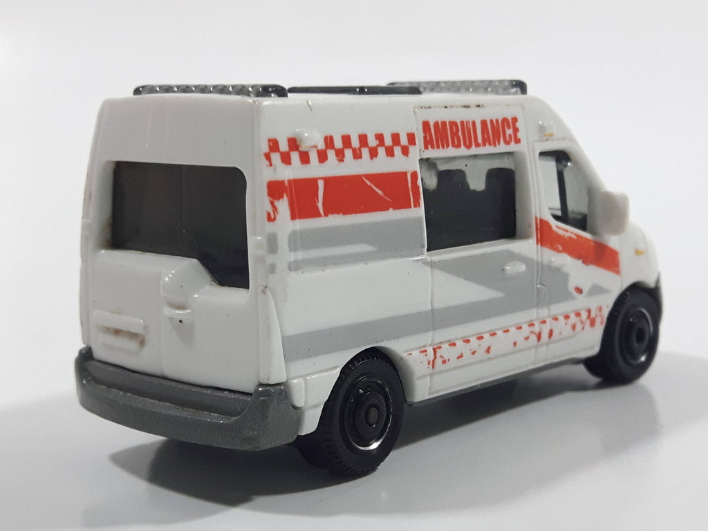 2014 Matchbox MBX Heroic Rescue Renault Master Ambulance White Die Cas ...