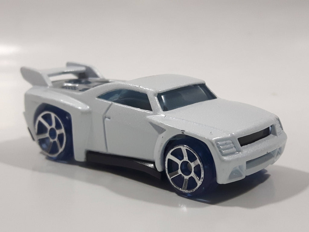 2005 Hot Wheels AcceleRacers Bassline White Die Cast Toy Car Vehicle ...