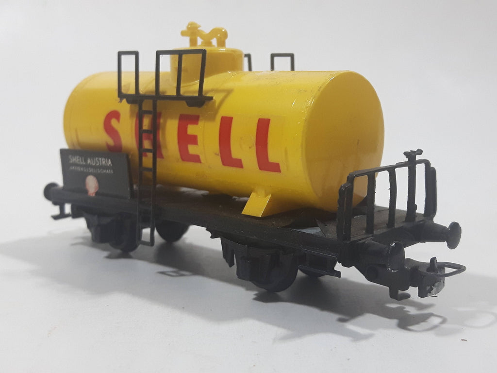 Kleinbahn HO Scale SHELL Tanker Tank Wagon Car Yellow and Black Plasti ...