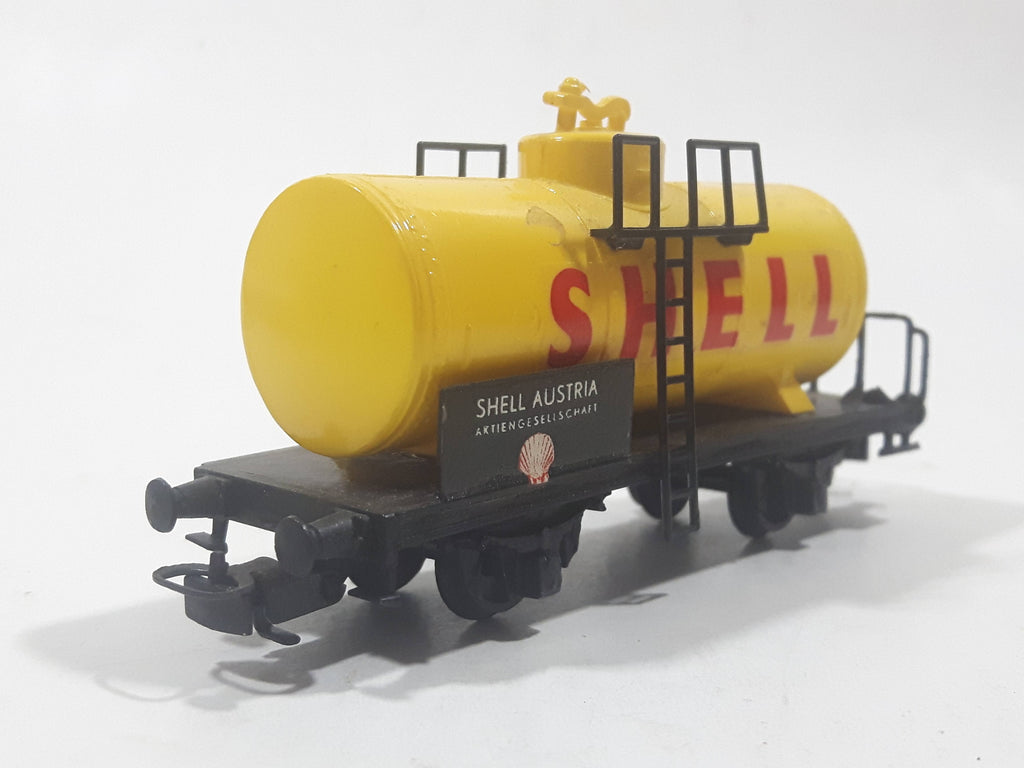 Kleinbahn HO Scale SHELL Tanker Tank Wagon Car Yellow and Black Plasti ...