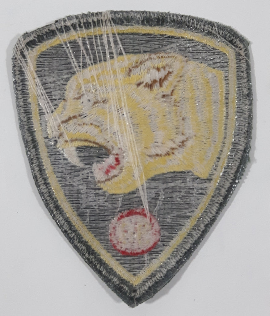 39th Canadian Brigade Group Army 2 5/8" x 3 1/8" Embroidered Fabric Pa ...