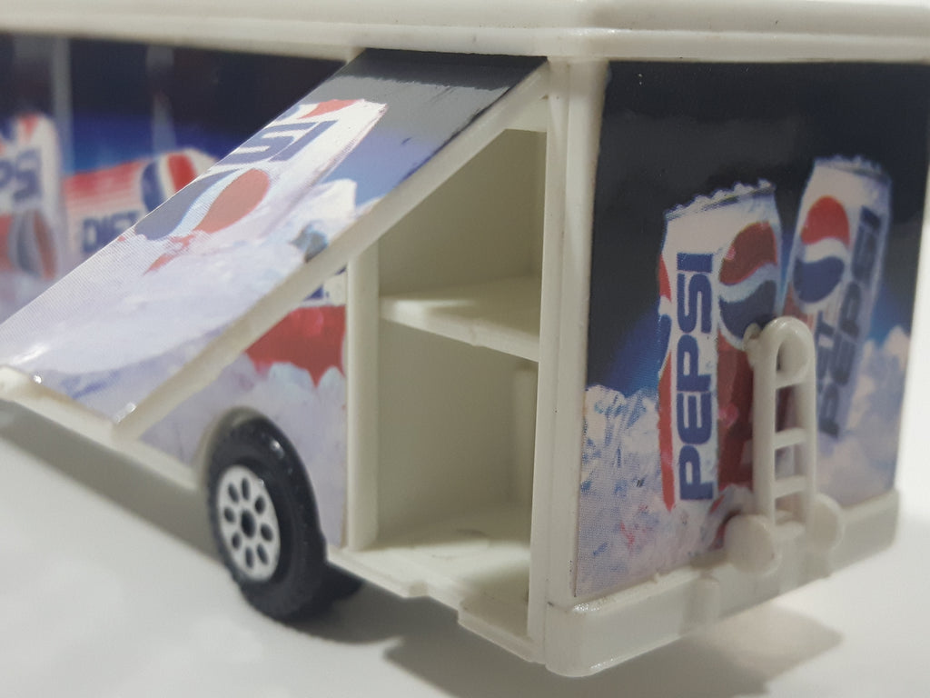 1993 Road Champs Pepsi Diet Pepsi Delivery Truck White Die Cast Toy Ca ...