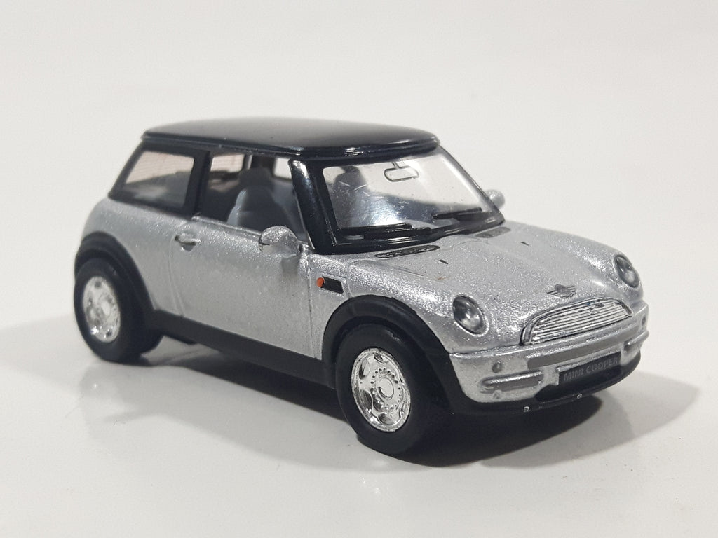 Kinsmart New Mini Cooper Silver with Black Roof Pull Back 1/56 Scale D ...